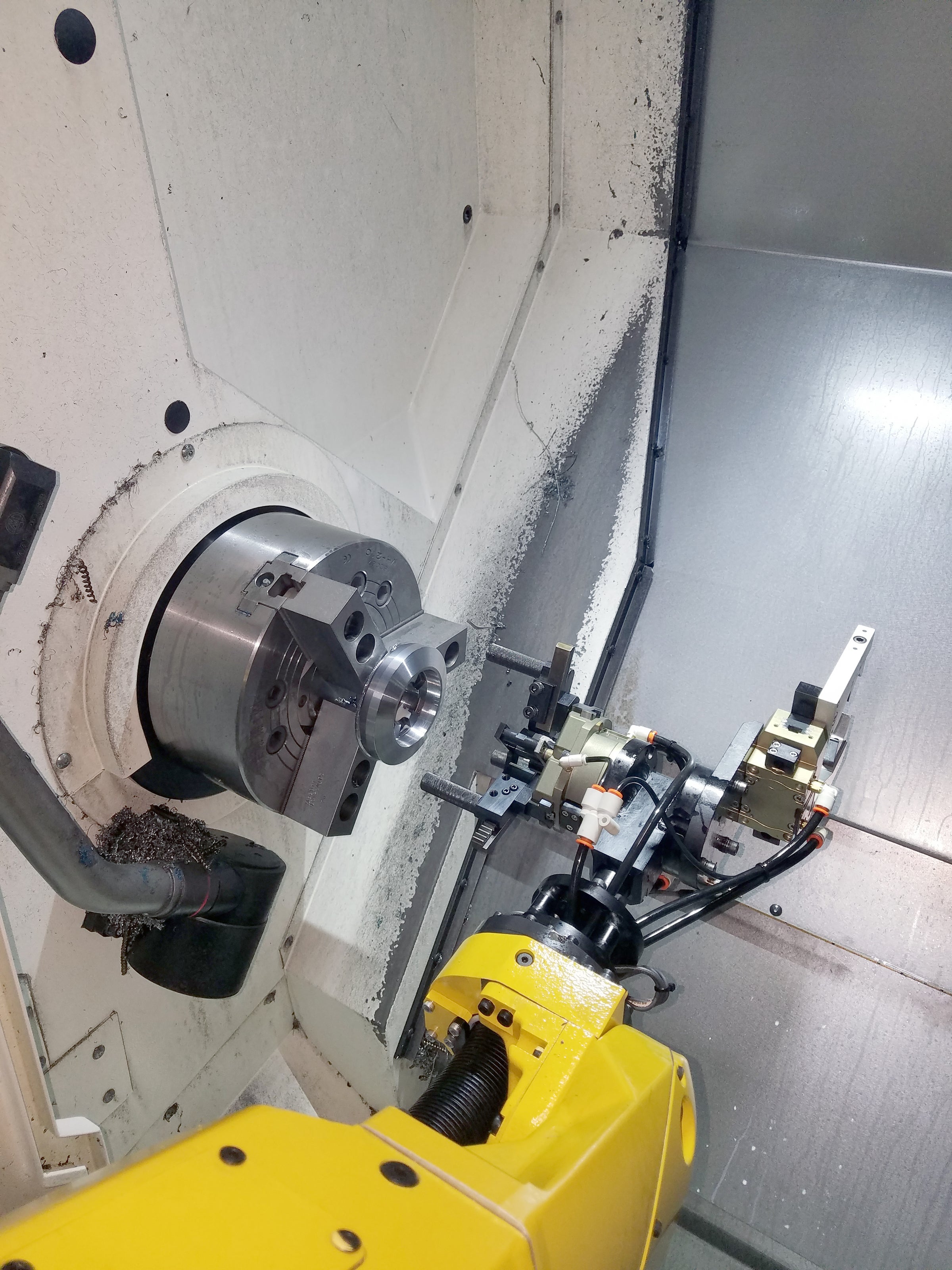 CNC Machine Tending Robots | CNC Solutions